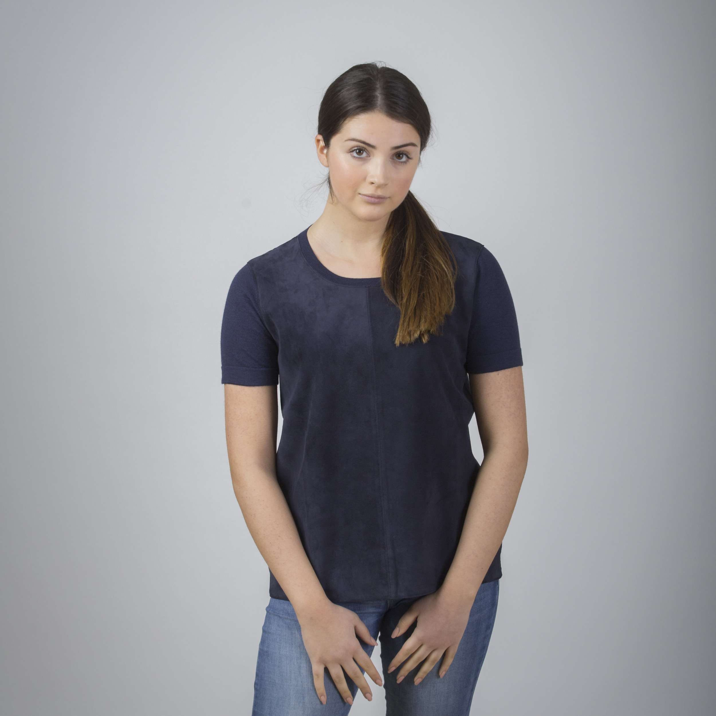 Maglia donna a mezza manica con ampio dettaglio in pelle sul lato ...